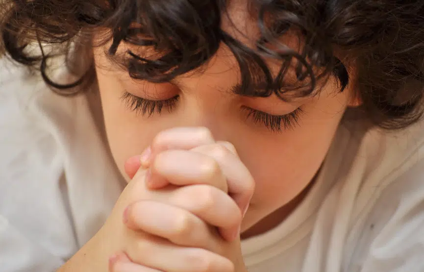 Teaching Kids to Pray | AllMomDoes