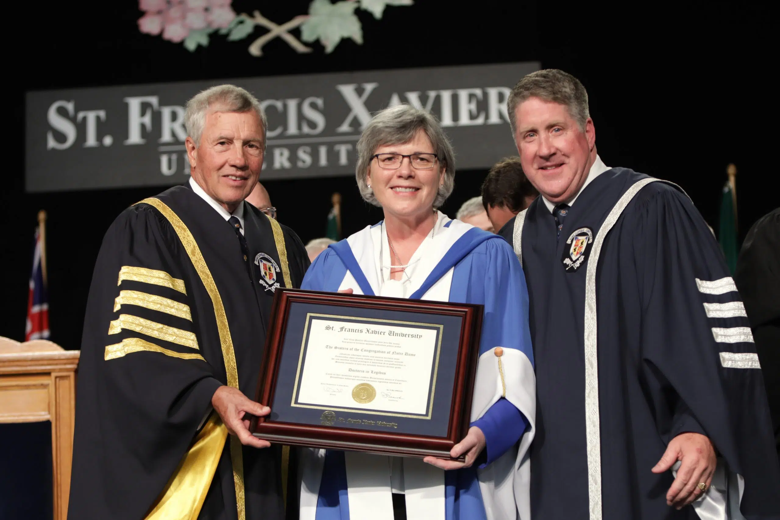 More than 900 graduate from StFX | 101.5 The Hawk