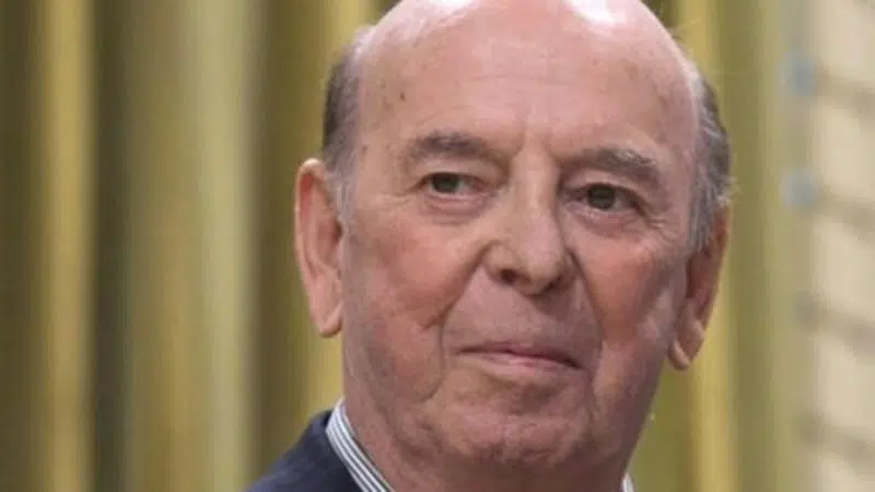 Toronto Maple Leafs honour legendary broadcaster Bob Cole during ...