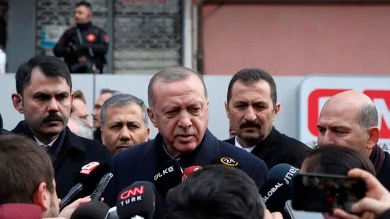 Turkey leader attends funeral, visits building collapse site | paNOW