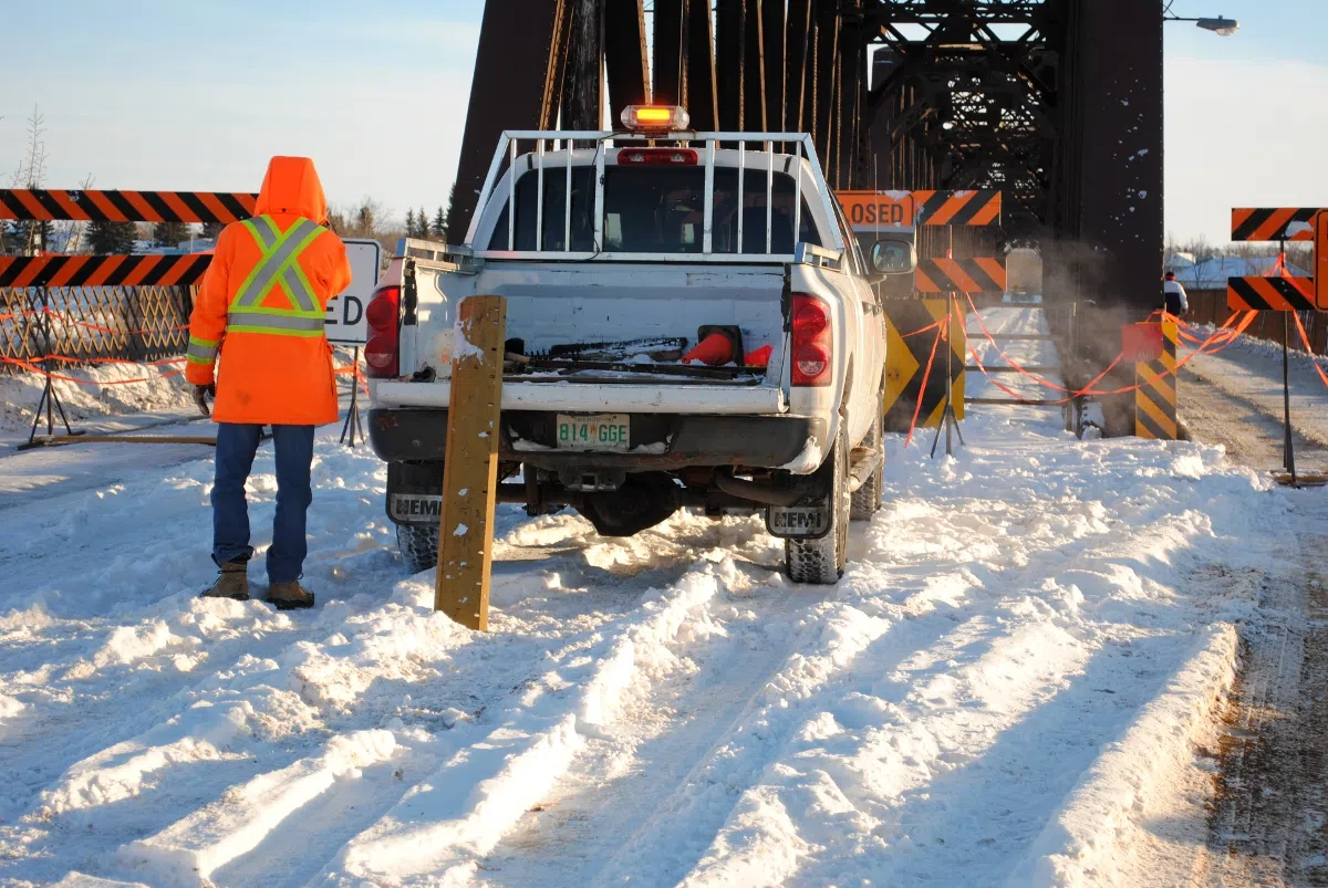 UPDATED/PHOTOS: St. Louis Bridge closed, traffic rerouted | paNOW