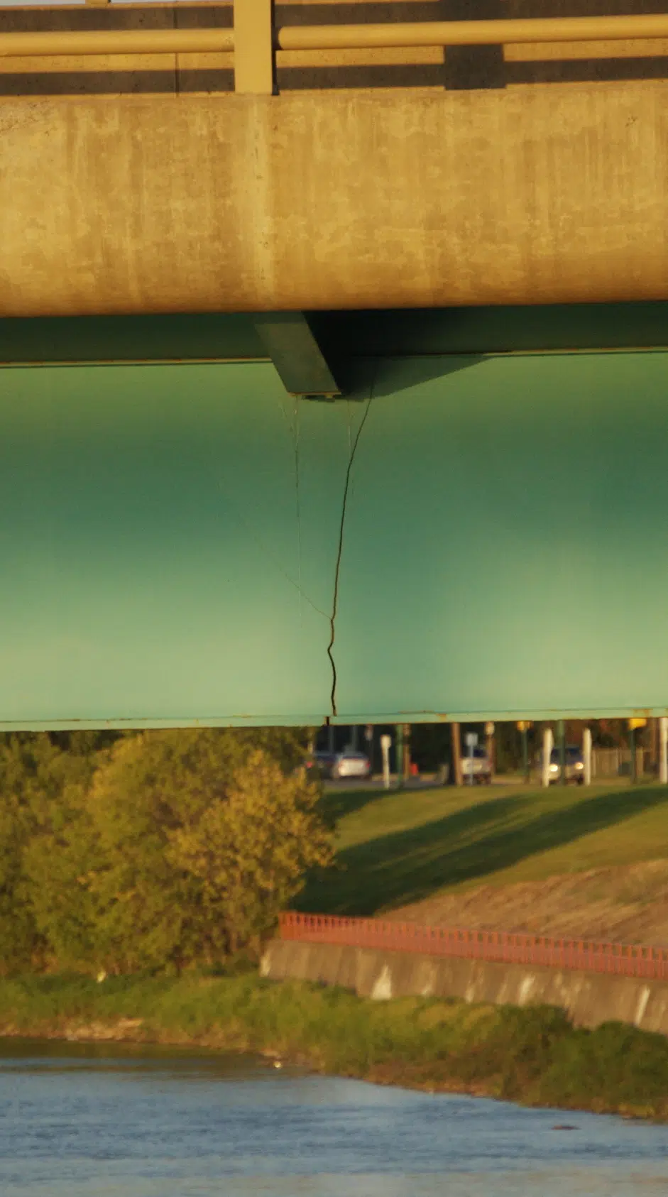 Bridge lanes closed after girder crack found | paNOW