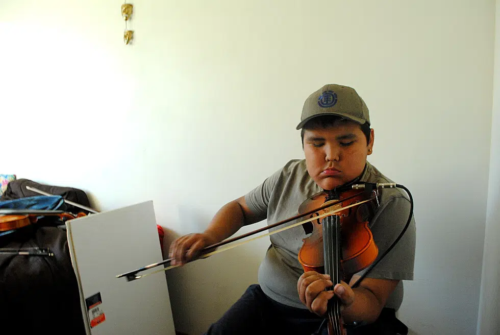 Young fiddle player on the road to stardom | paNOW