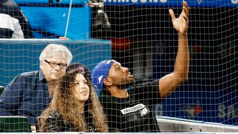 Crowd gives NBA Finals MVP Kawhi Leonard warm welcome at Blue Jays game ...