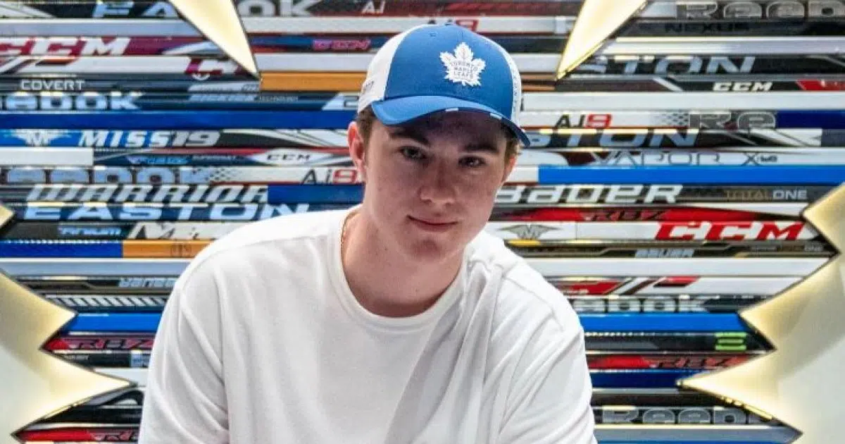 Blazers forward Fraser Minten signs NHL entry level contract with ...