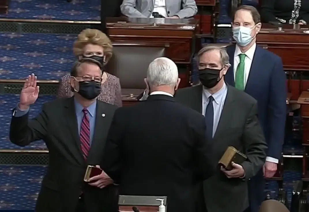 Peters Sworn In For Second Six-Year Term In U.s. Senate ...