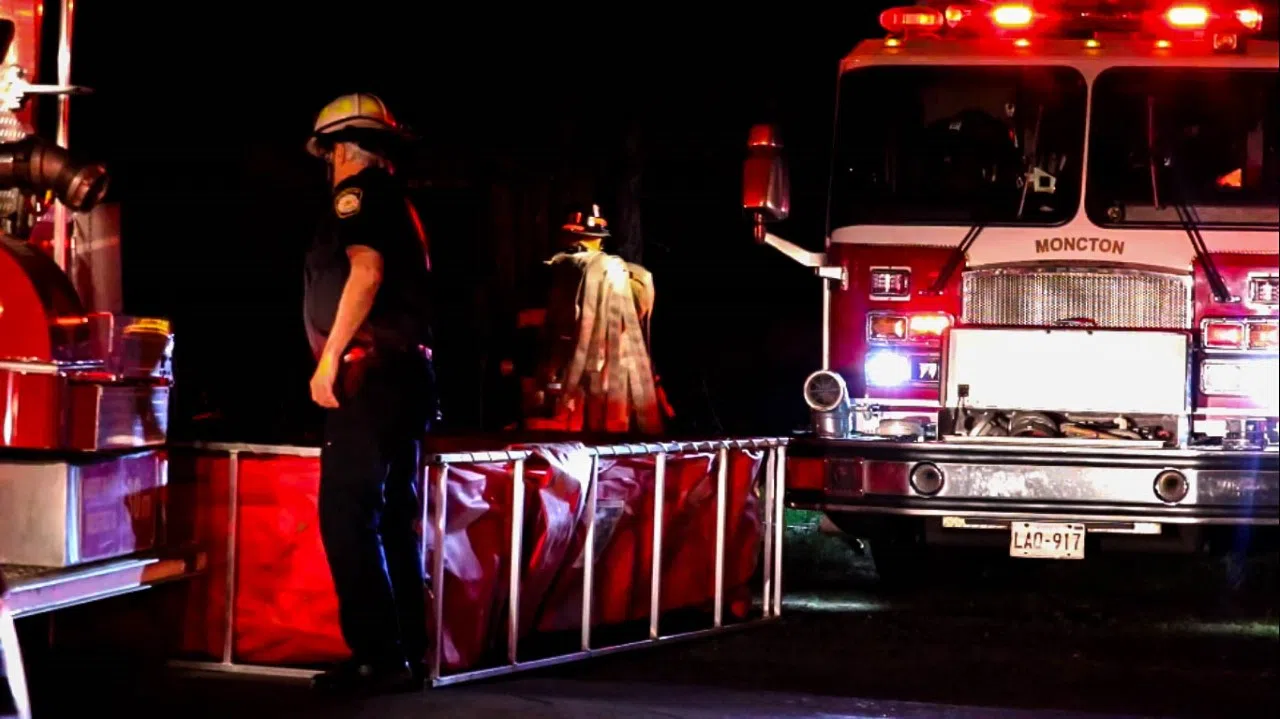 Firefighters Battle Challenging Structure And Grass Fires In Dry And ...