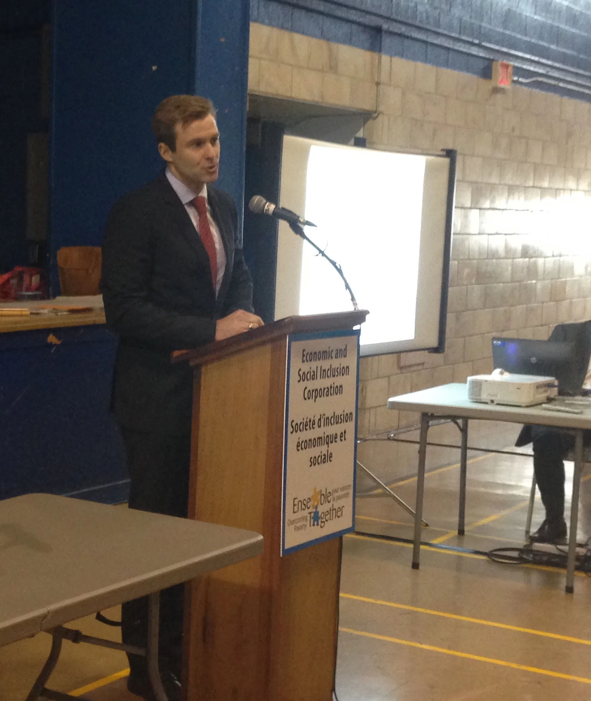 Gallant Speaks Of His Own Poverty Struggles | Country 94