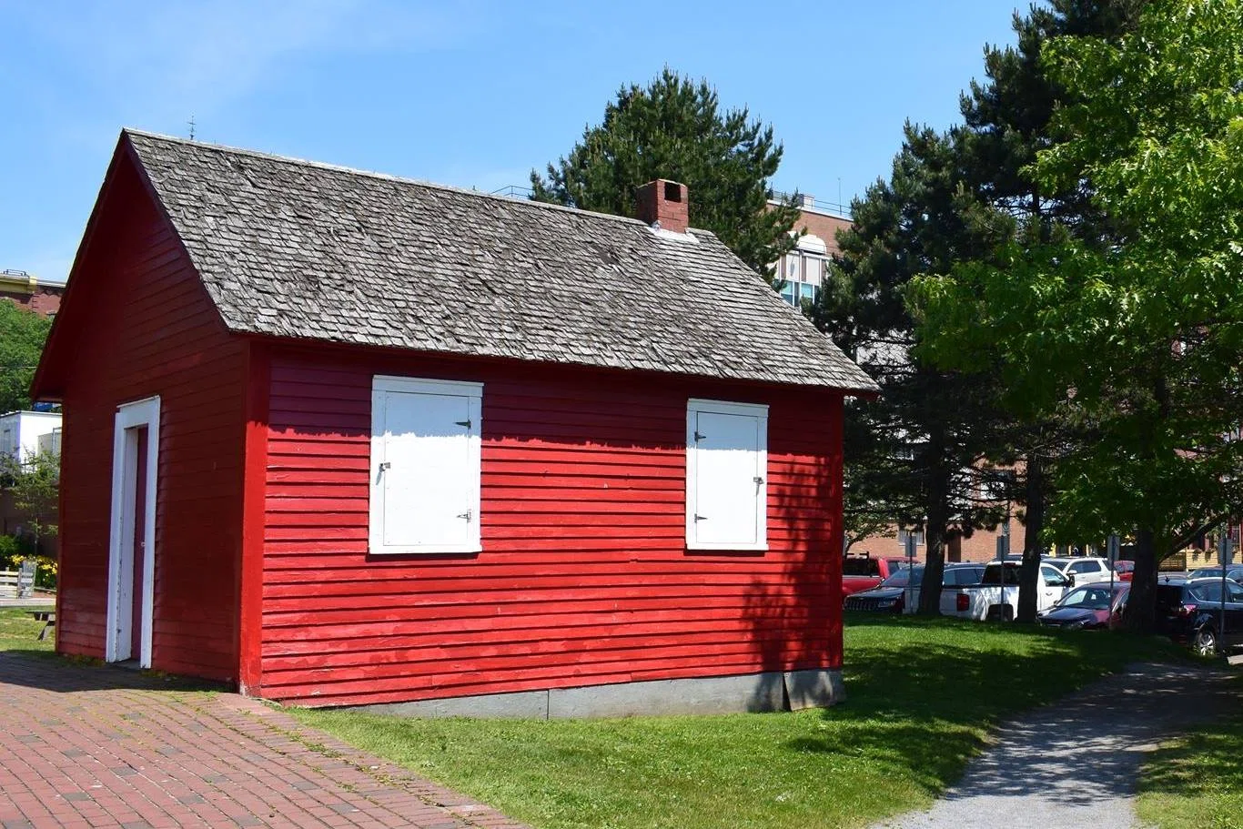 Little Red School House Finds New Home | Country 94