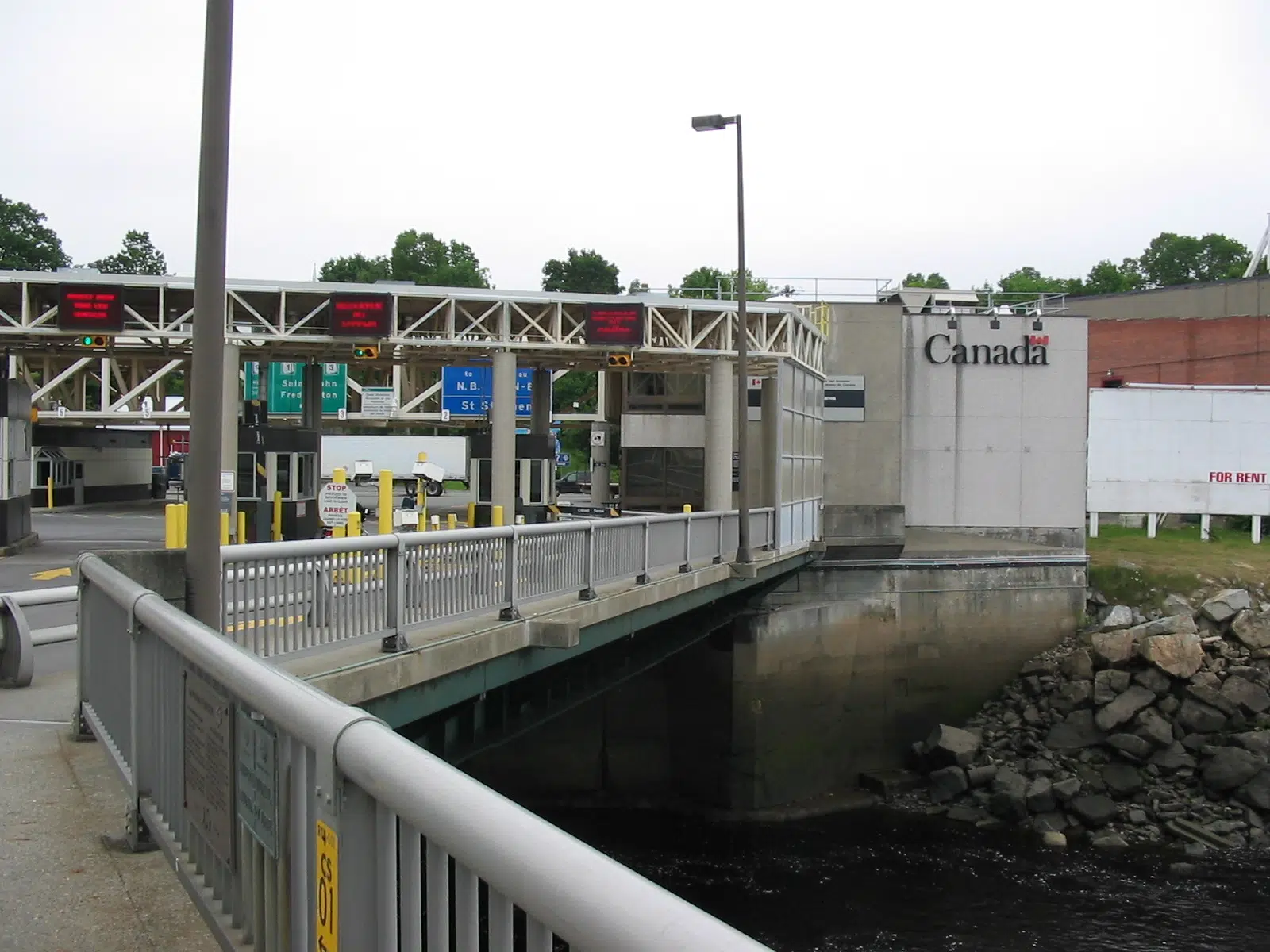 Border Traffic From U.S. Down 55 Per Cent | 97.3 The Wave