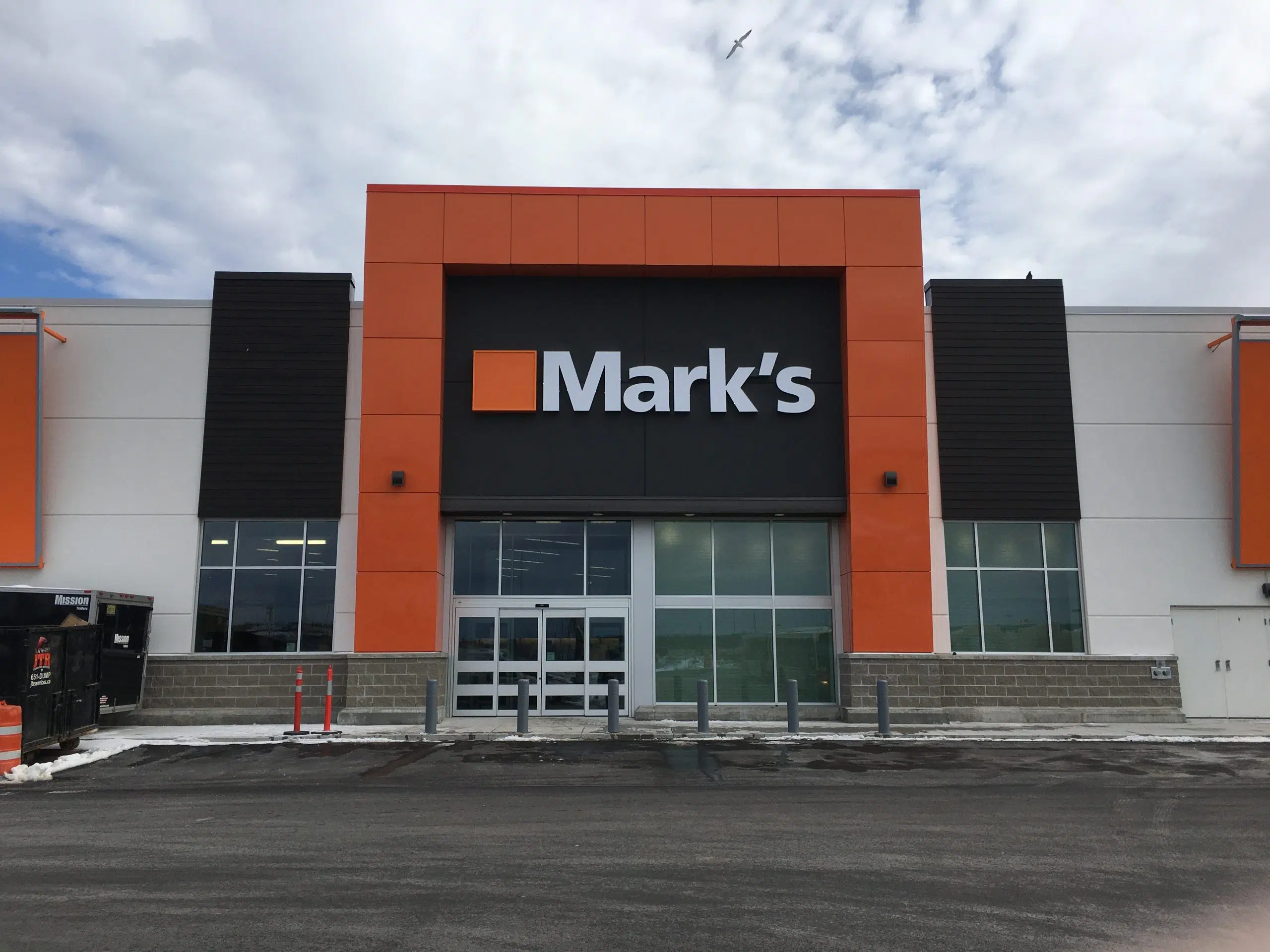 Mark’s Opens In McAllister Place Today | Country 94