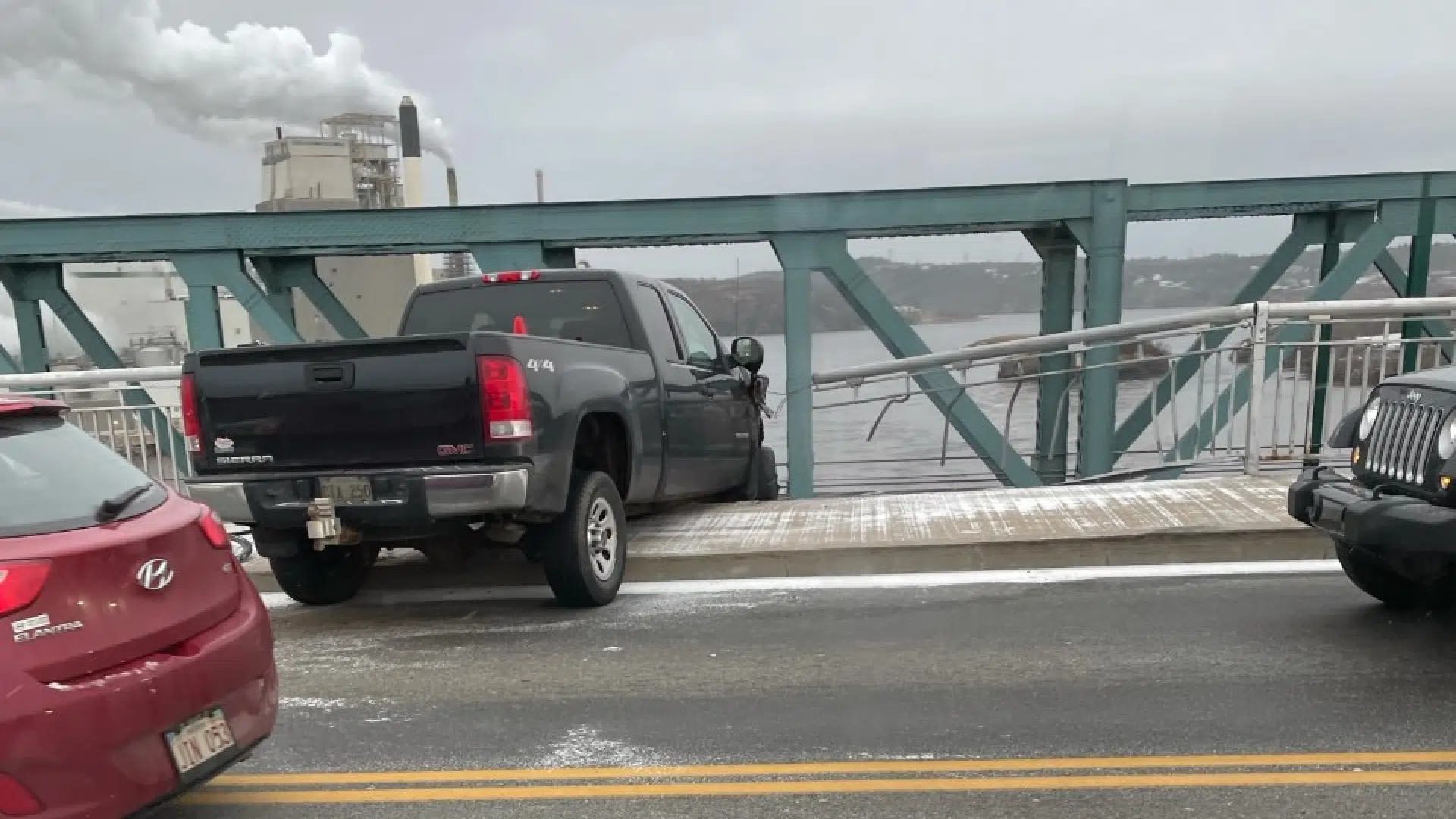 Emergency Crews Deal With Crash, Small Fire | Country 94