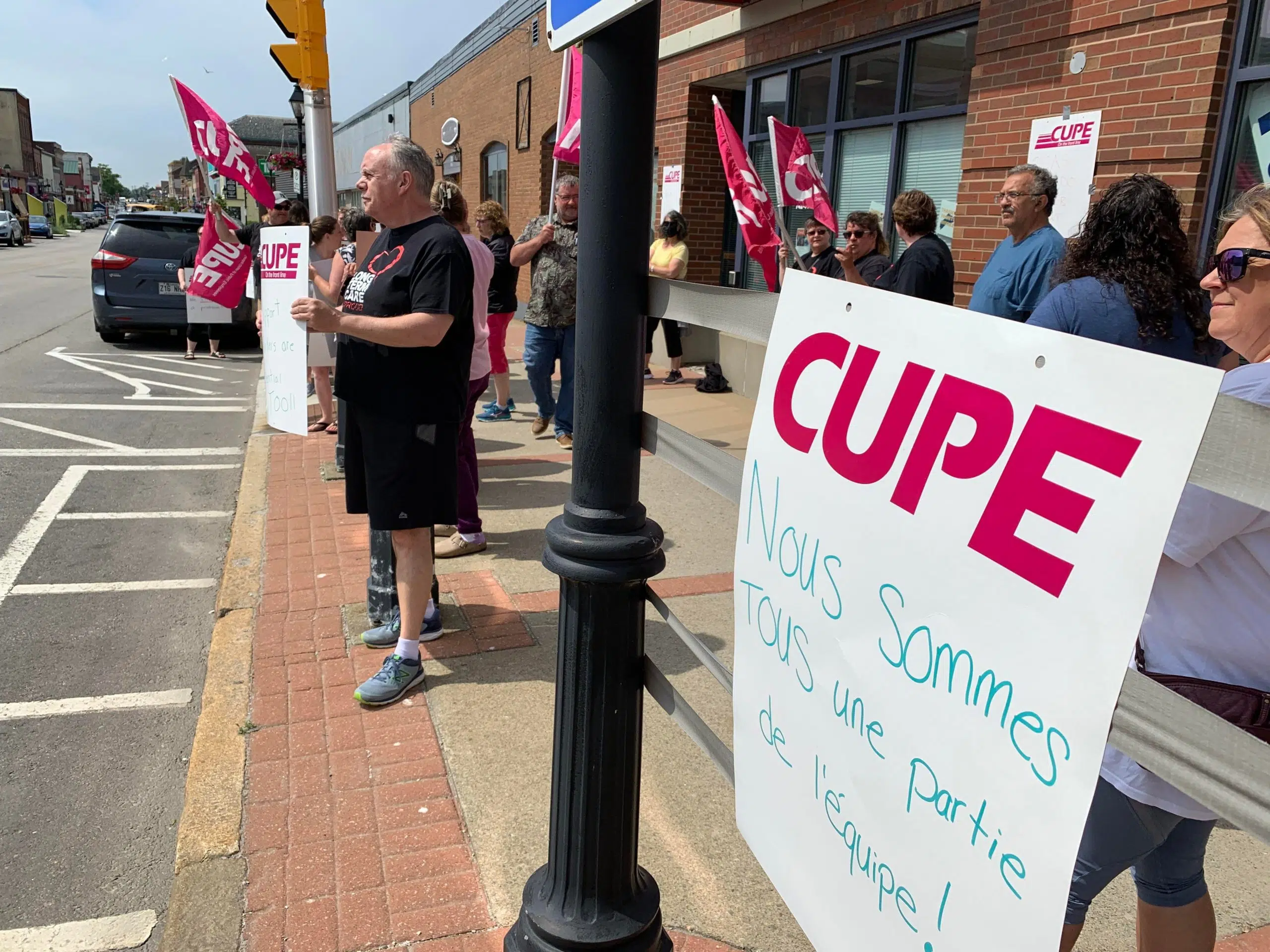 CUPE Members Rally For Long-Term Care Support Workers | Y95.5