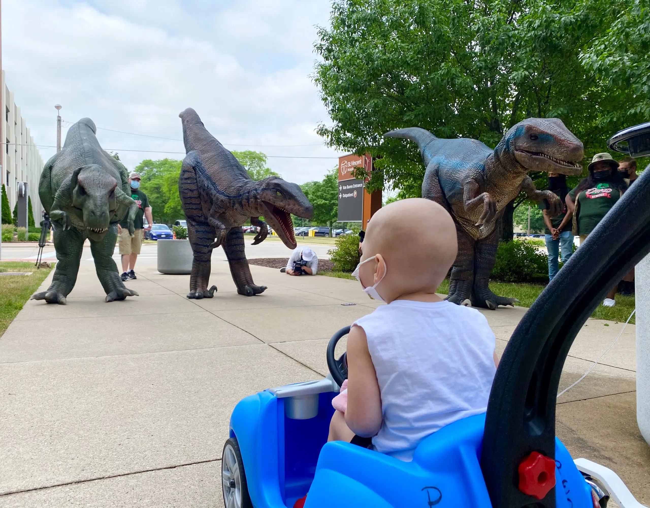 Life-Like, Animatronic Dinosaurs Visit Patients at HSHS St. Vincent ...