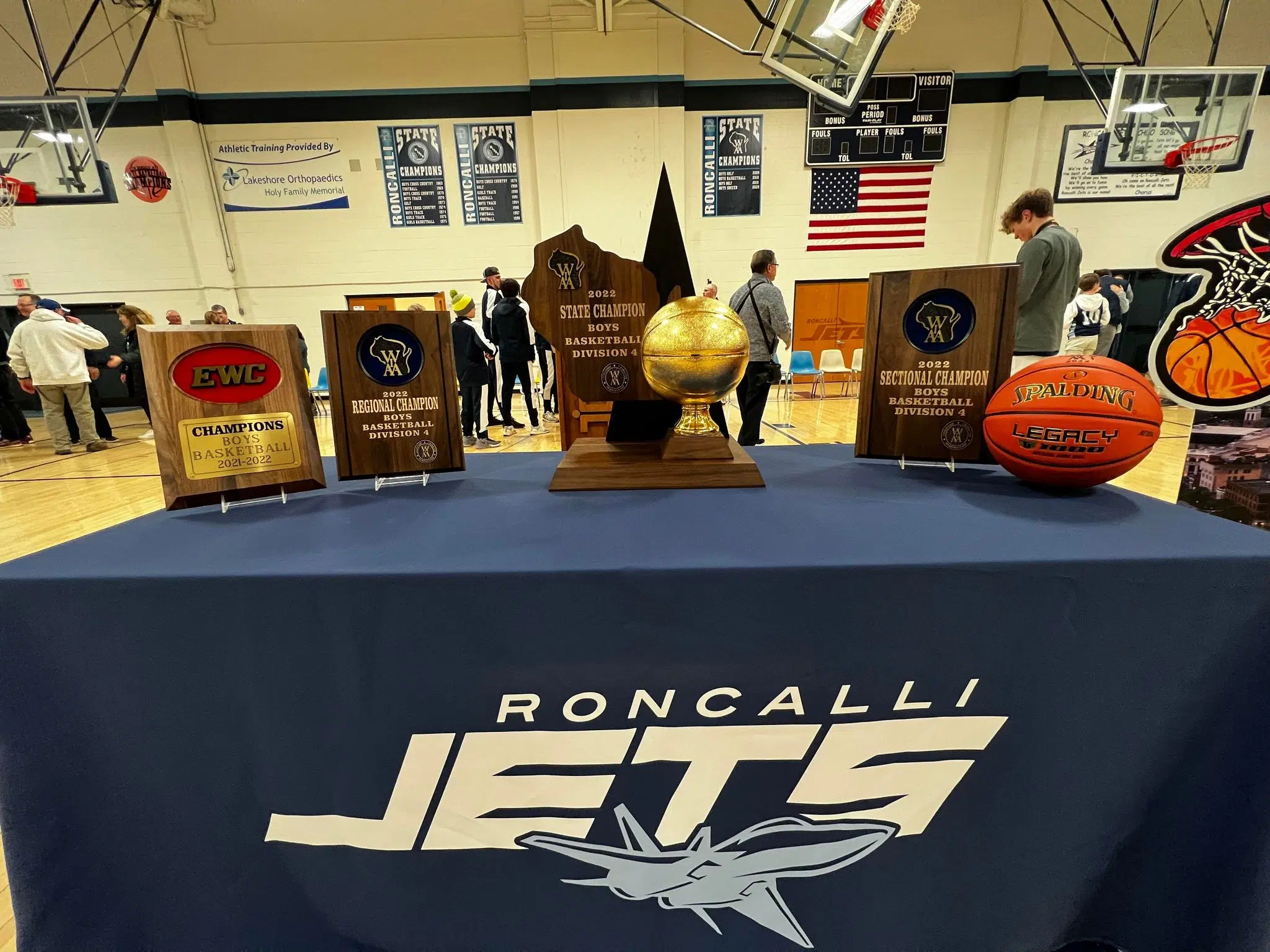 Manitowoc Community Comes Out to Support the State Champion Roncalli ...