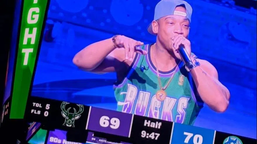 No One Cared About Ja Rule at The Milwaukee Bucks’ Halftime Show! | Mix 97