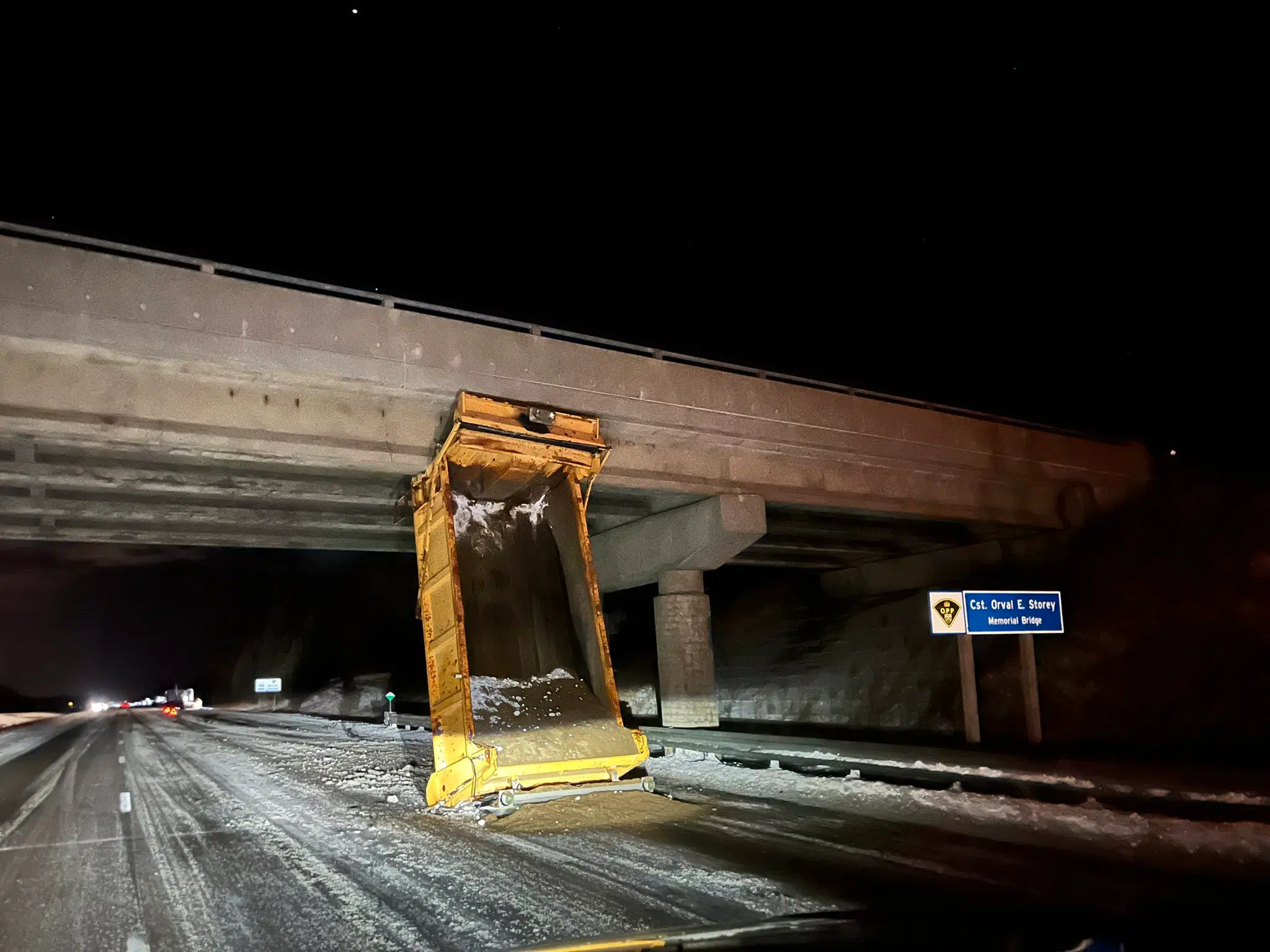 UPDATE: Westbound 401 reopened after snowplow strikes bridge | Quinte News