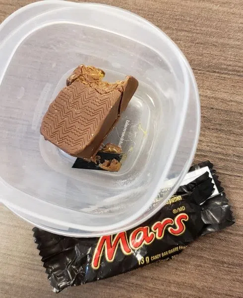 Teen finds razor in Halloween candy: London police | CFRL