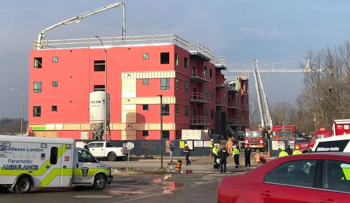 Construction site collapse puts 5 in hospital, 2 workers still trapped ...