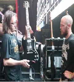 Let’s Check Out Angus And Stevie Young’s Rig and Guitars!!!! | 102.9 ...