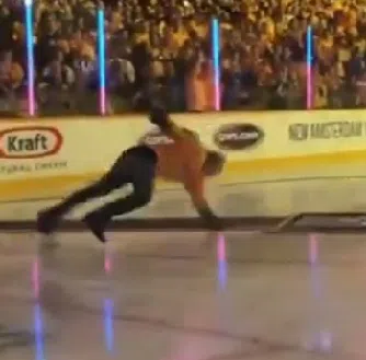 Gavin DeGraw Falls Down After Singing National Anthem At Preds Game ...