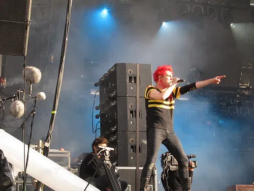 Gerard Way is Related to Joe Rogan (Video) | 102.9 The Buzz