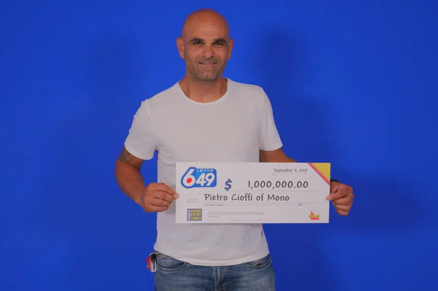 MONO MAN CASHES IN $1-MILLION LOTTO 6/49 WIN | FM101 Orangeville Today