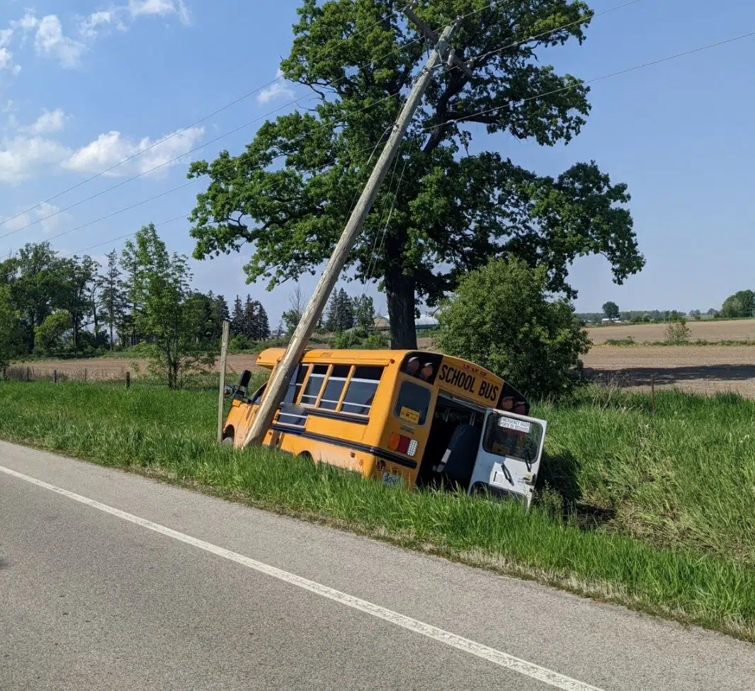 School Bus carrying students goes into the ditch | FM92 South Simcoe Today