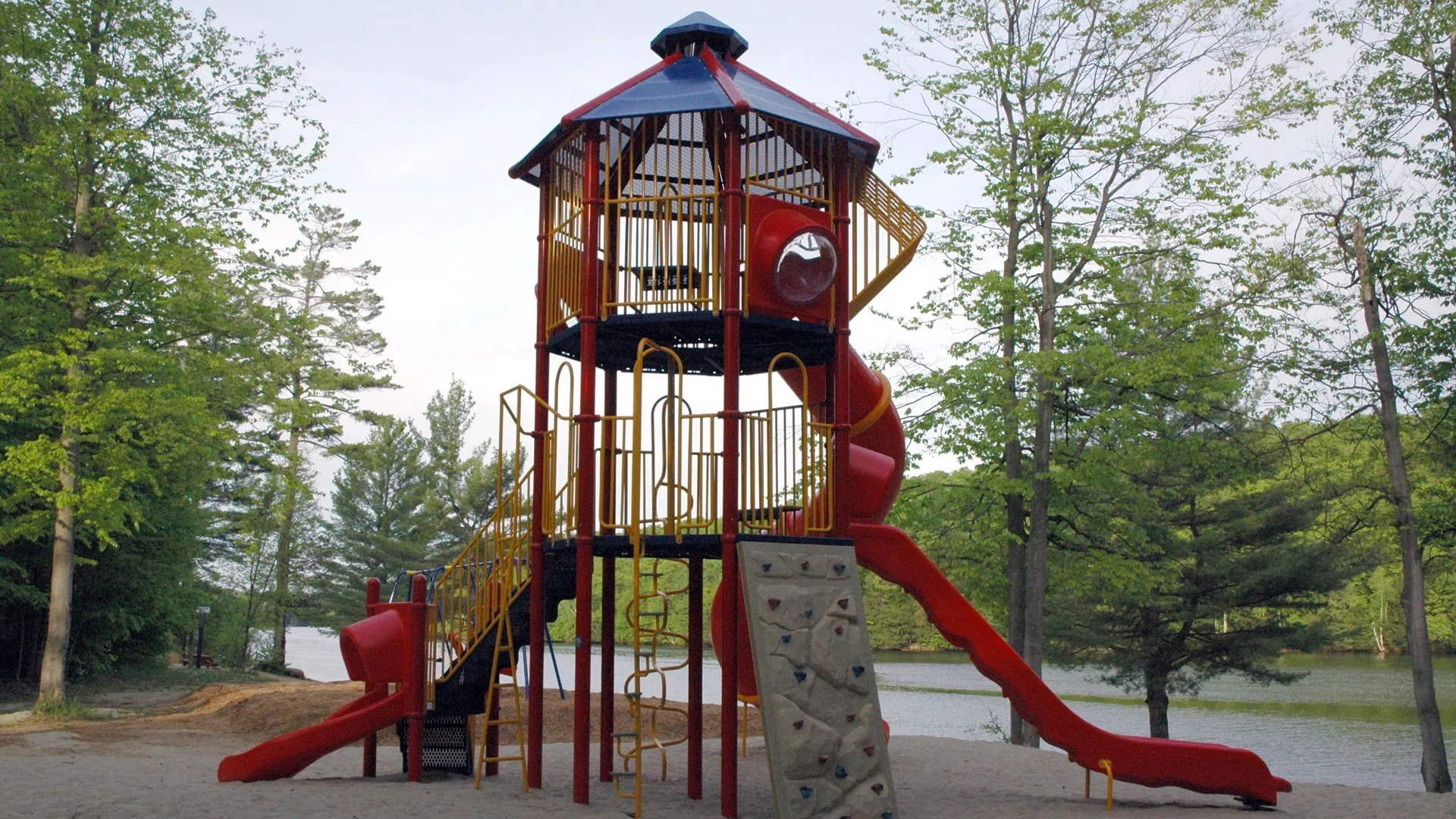 Ontario playgrounds allowed to remain open during stay-at-home order ...