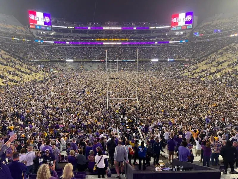 LSU converts two-point play to beat Bama in a Tiger Stadium classic ...