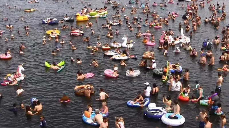 More than 1,000 participate in Manitou Beach’s ‘Big Float’ | northeastNOW
