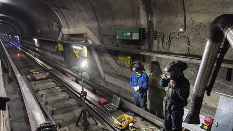 While Montreal sleeps, every minute counts for subway maintenance ...