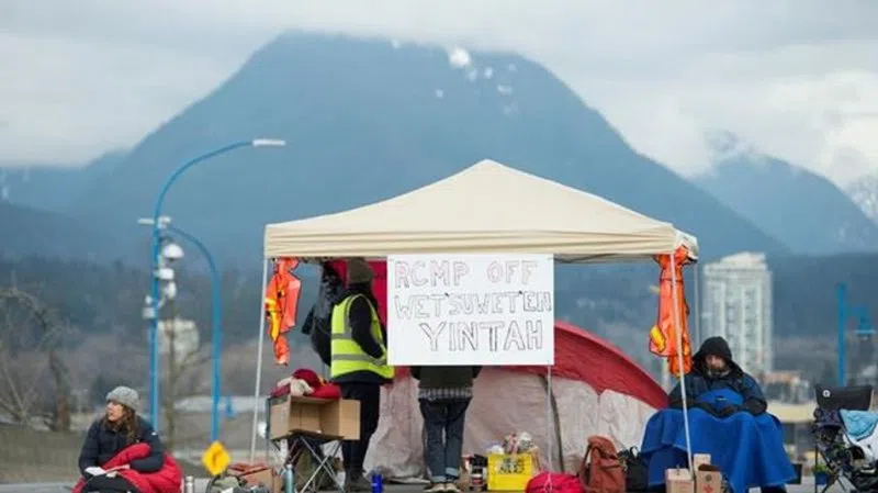 Anti-pipeline protesters blocking access to Vancouver ports served with ...