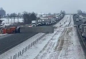 Deputies respond to overturned semi on I-65 | MOJO 102.9