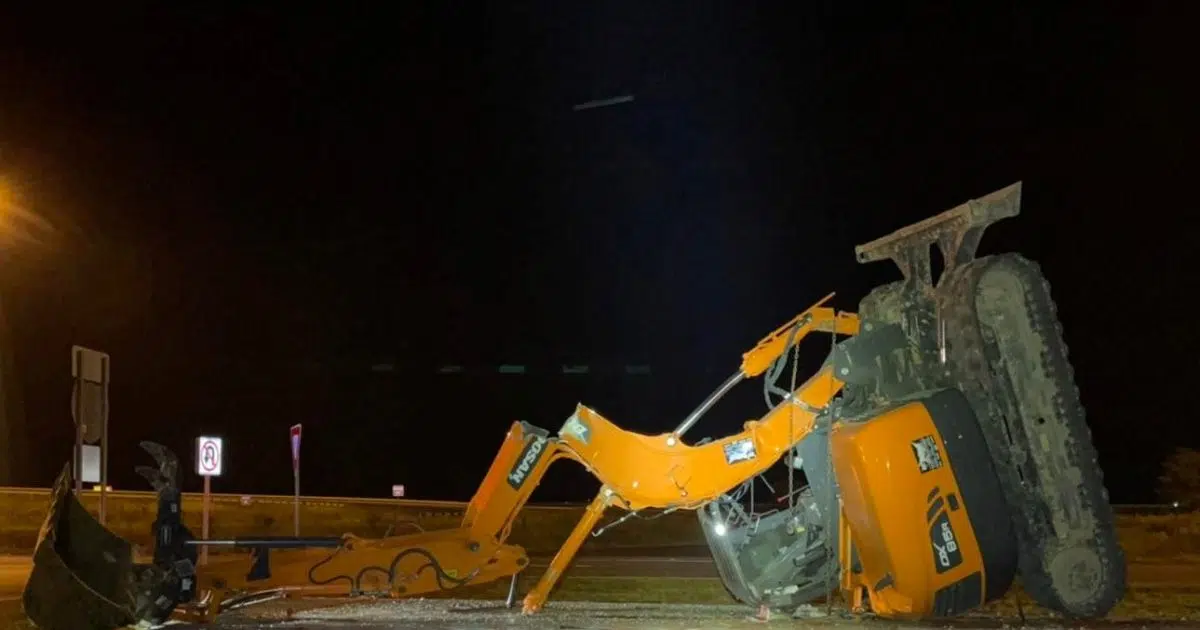 Semi hauling excavator hits I-65 bridge over U.S. 31 | Local News Digital