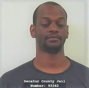 Suspect steals school bus, arrested after hour long pursuit | MOJO 102.9