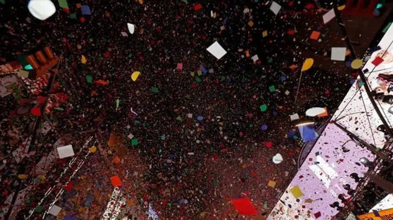 Kisses, cheers, fireworks welcome 2020 in Times Square | EverythingGP