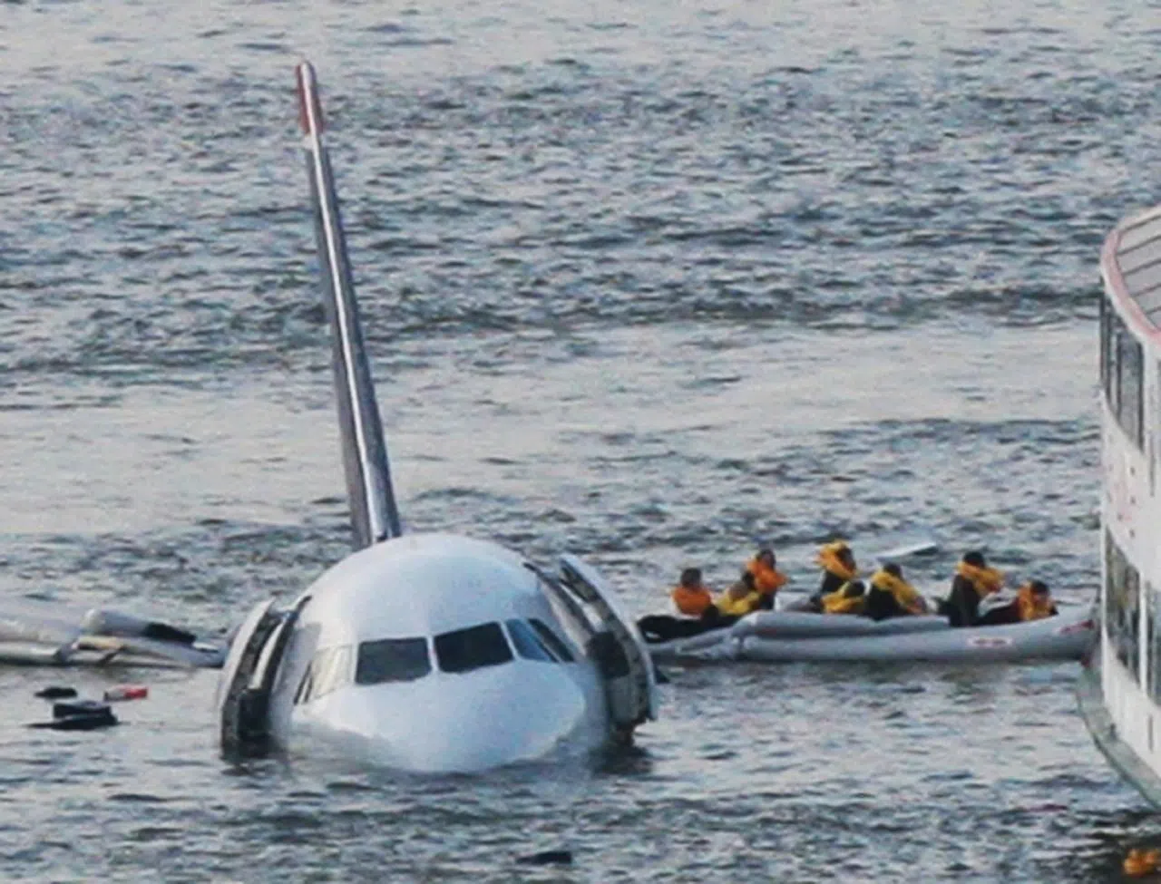 Safety recommendations unfulfilled 7 years after Flight 1549 ...