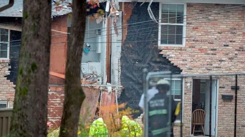 2 killed when small plane crashes into Atlanta-area townhome ...