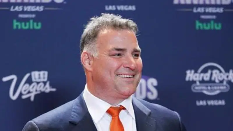 Eric Lindros, Chris Nilan, Kerry Fraser among Quebec peewee tournament ...