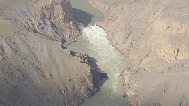 Inspectors to determine extent of Fraser River blockage near Big Bar ...