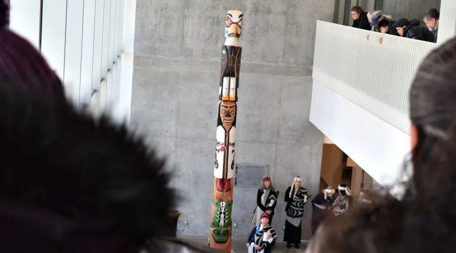Totem pole raised inside new VIU building | NanaimoNewsNOW | Nanaimo ...