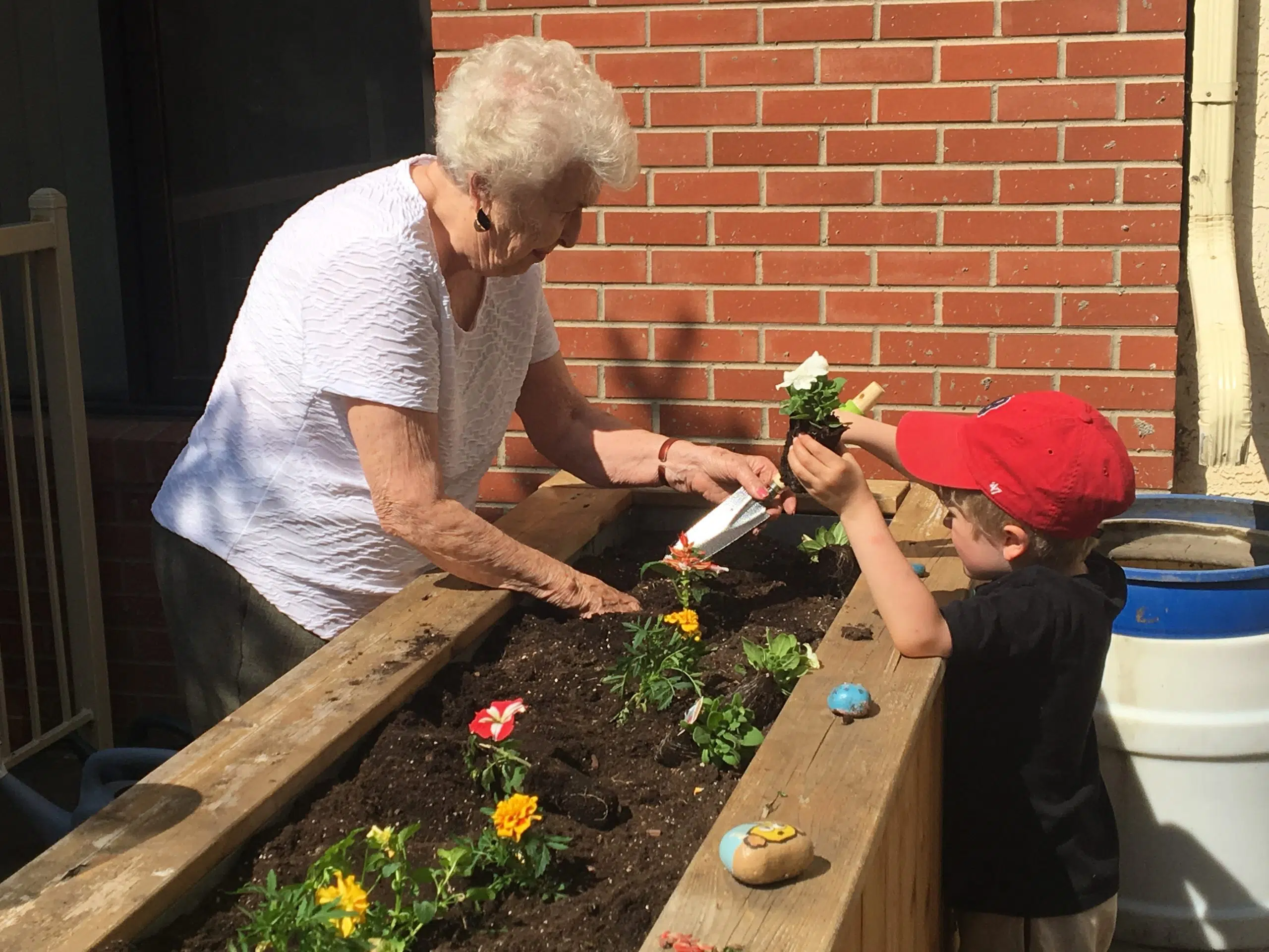 Intergenerational preschool brings seniors and children together | CHAT ...