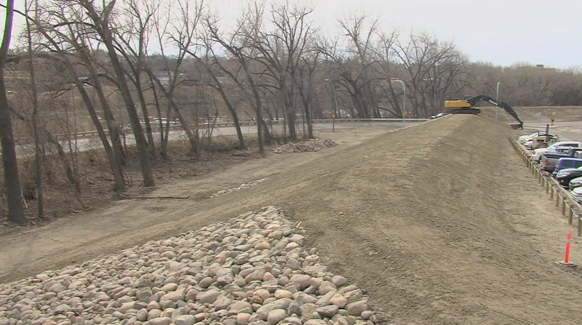 Berm construction continues in Medicine Hat | CHAT News Today