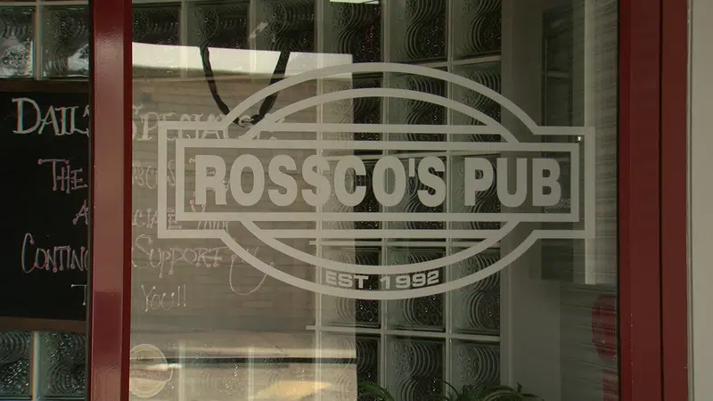 Rossco’s Pub donates 300 Easter meals to food bank | CHAT News Today