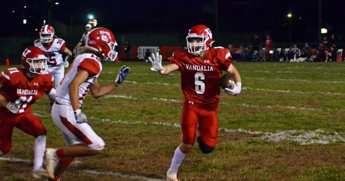 Vandals football on the road tonight to take on the Piasa Birds ...