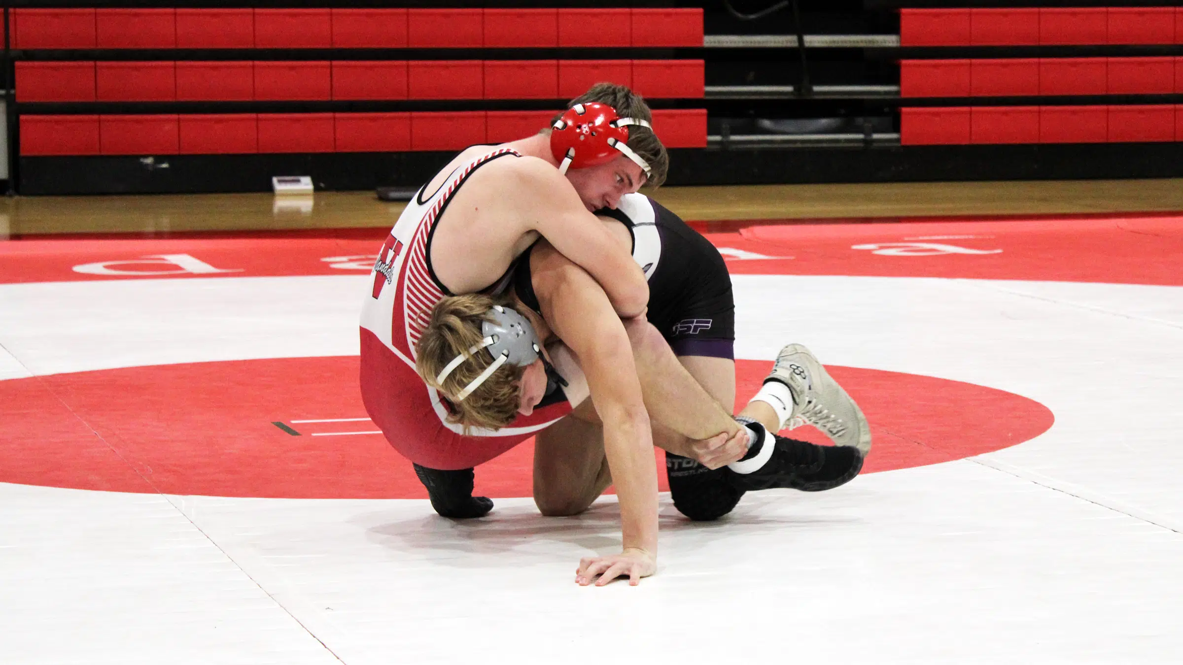 Vandals wrestlers pick up 2 more dual team wins | Vandalia Radio