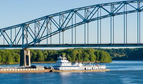 Overturned Semi Blocks Base Of Julien Dubuque Bridge | 97 Seven Country ...