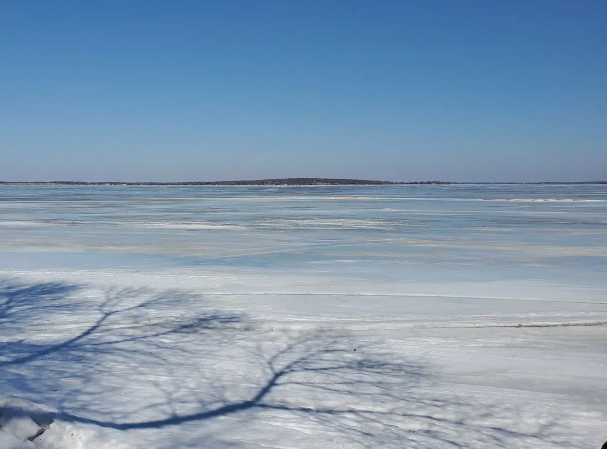 Nearly 200 Rescued From Ice Sheet on Upper Red Lake | Fergus Now