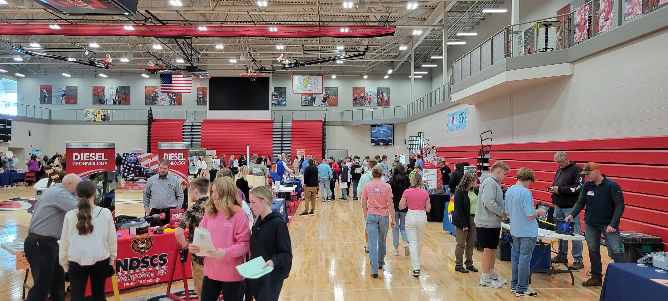 Hundreds of students, dozens of businesses highlight freshman Career ...